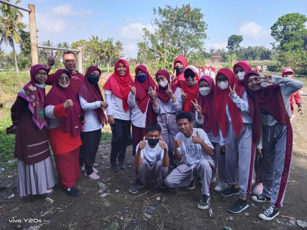 OSIS MAN 4 Sleman Gelar Jalan Sehat dan Lomba Untuk Guru - MAN 4 Sleman